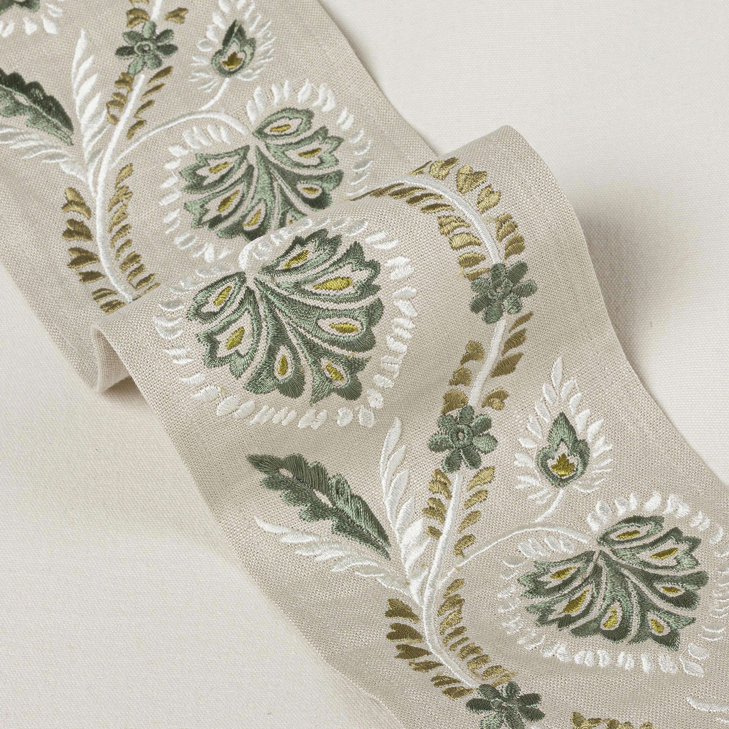 Florinda Braid Trimming in Leaf Green by Colefax and Fowler