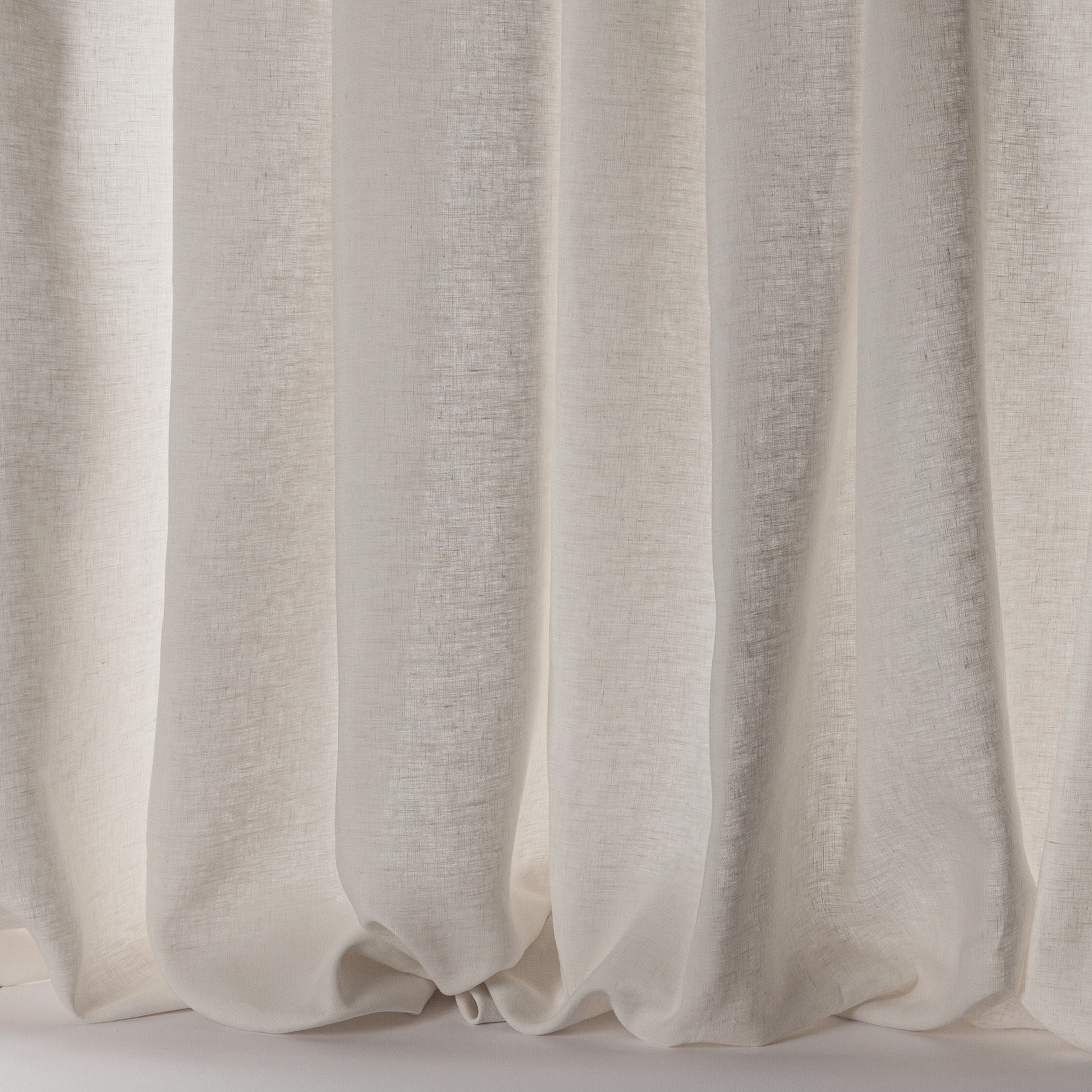 Beck Fabric in Cream by Colefax and Fowler
