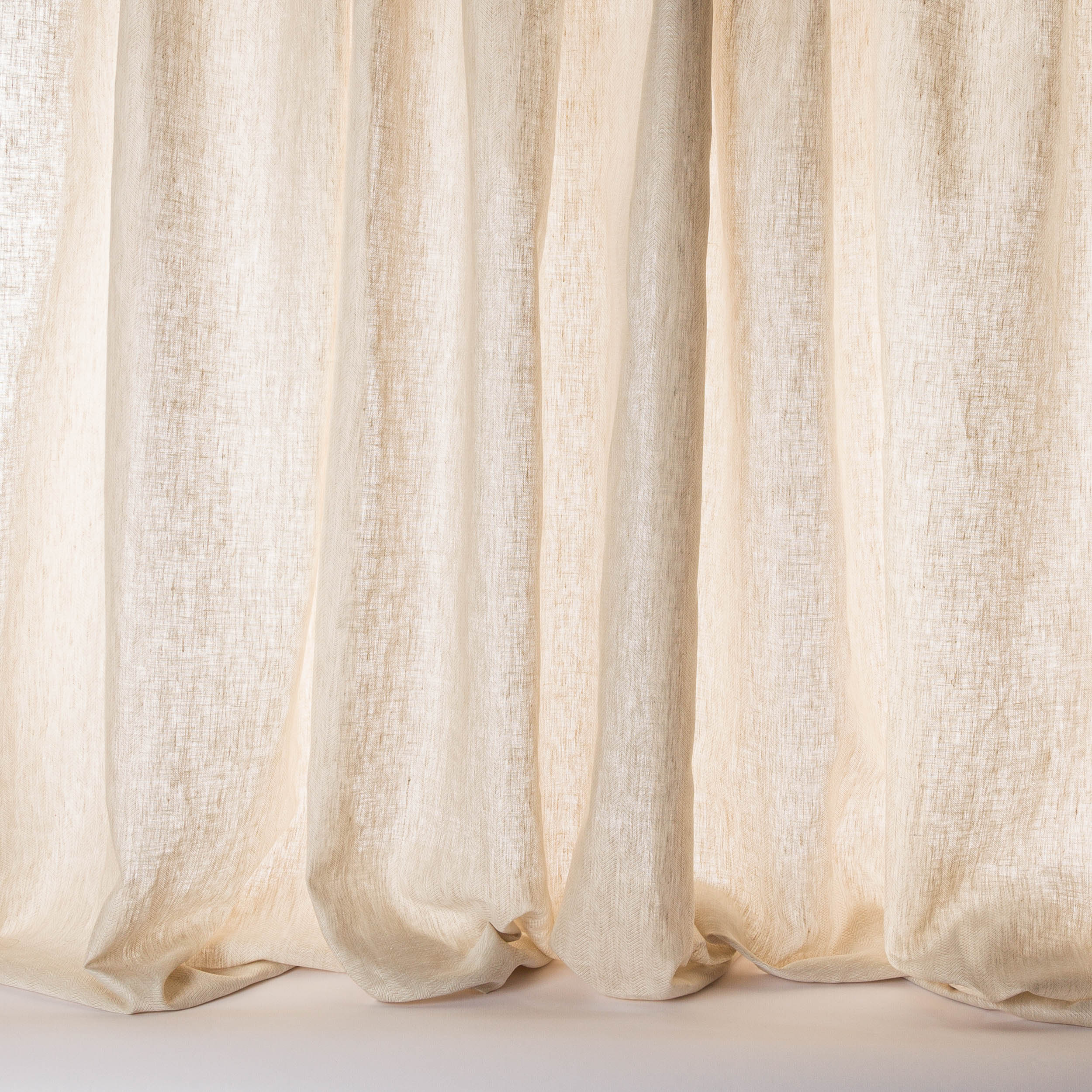 Lindale Fabric in Ivory by Colefax and Fowler